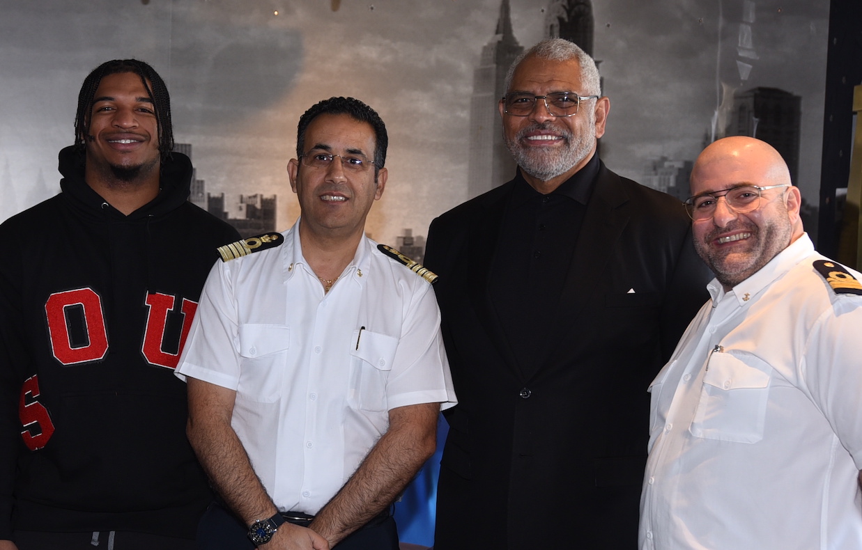 Carnival, Football Star Welcome Students Aboard – Chris Cruises